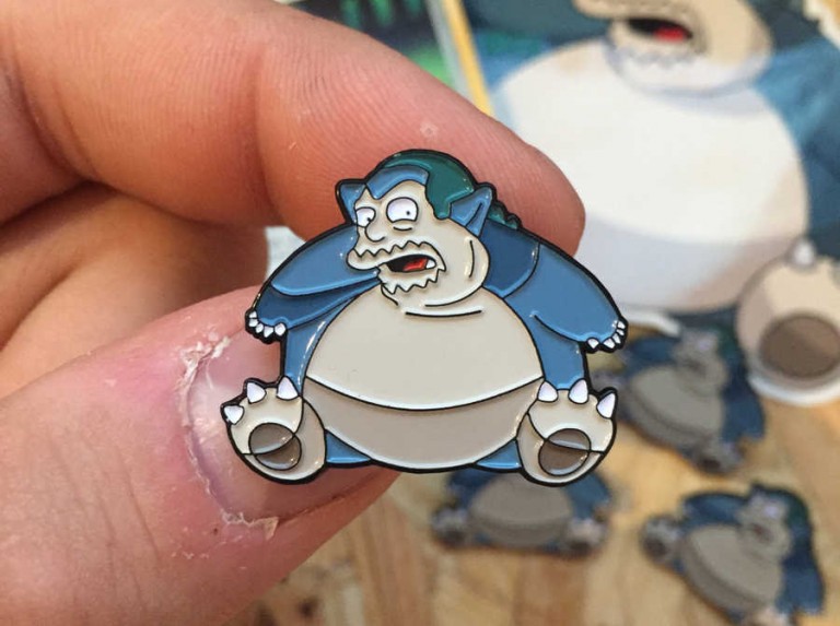 Personajes de Los Simpsons mezclados con los de Pokémon hechos pines