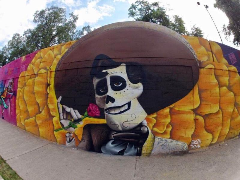 Mural de COCO de 340 metros para celebrar el Día de Muertos