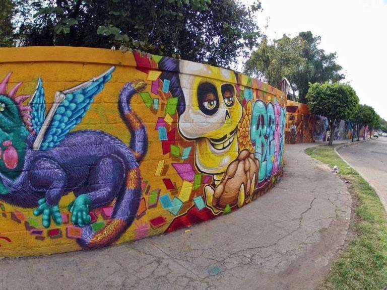 Mural de COCO de 340 metros para celebrar el Día de Muertos