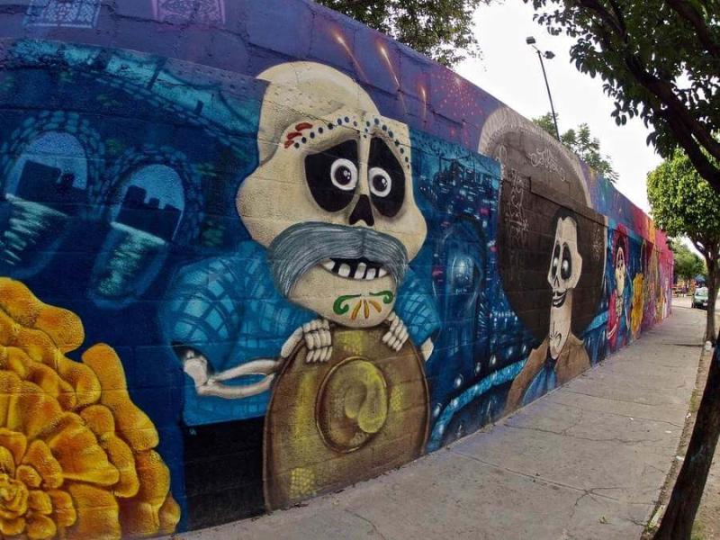 Mural de COCO de 340 metros para celebrar el Día de Muertos