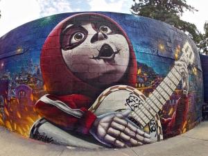 Mural de COCO de 340 metros para celebrar el Día de Muertos