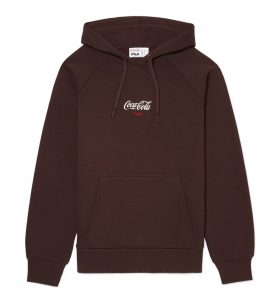 Coca-Cola y FILA lanzan una colaboración de ropa y calzado